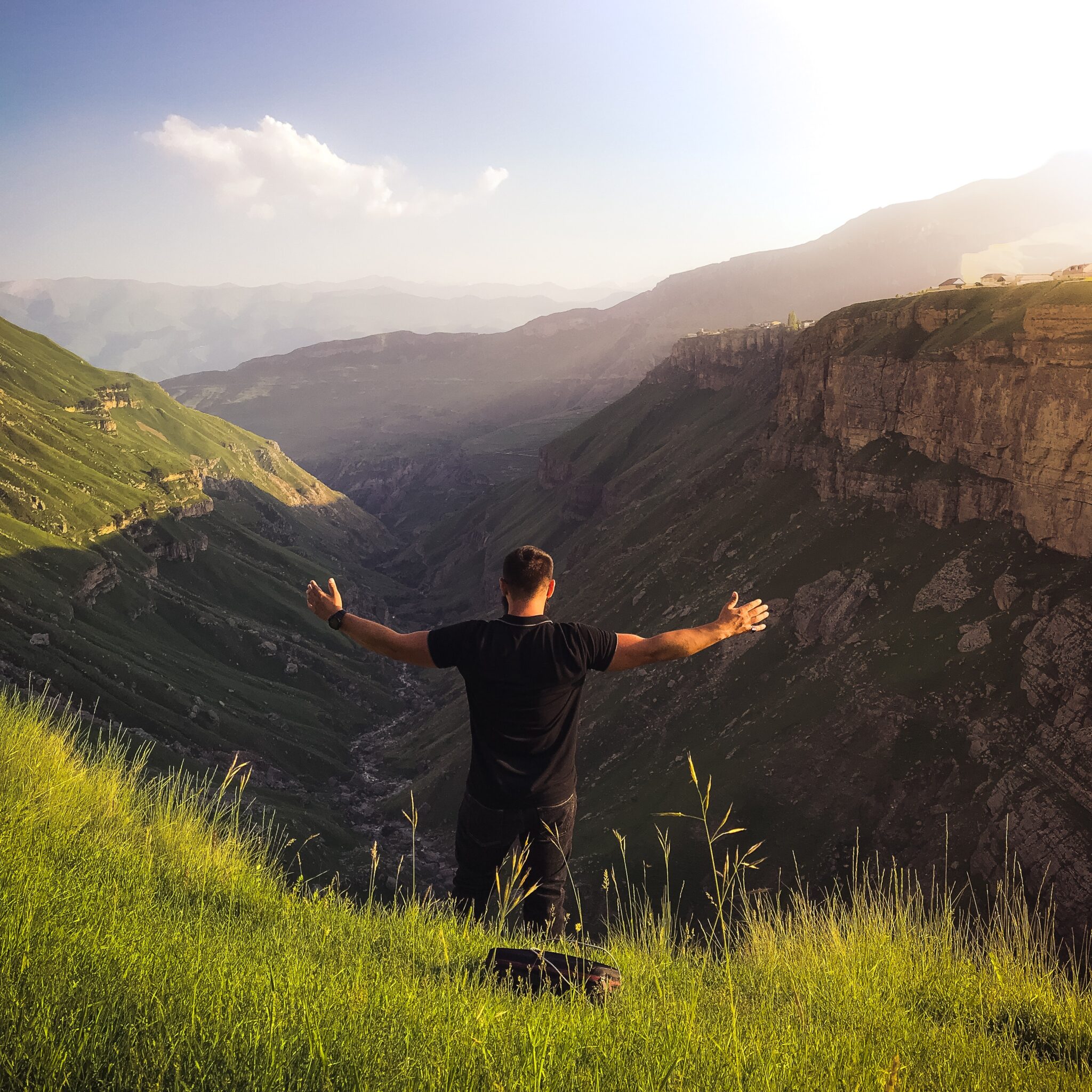 10 Simple Tips On How To Approach A Woman Confidently - Dating With Courage